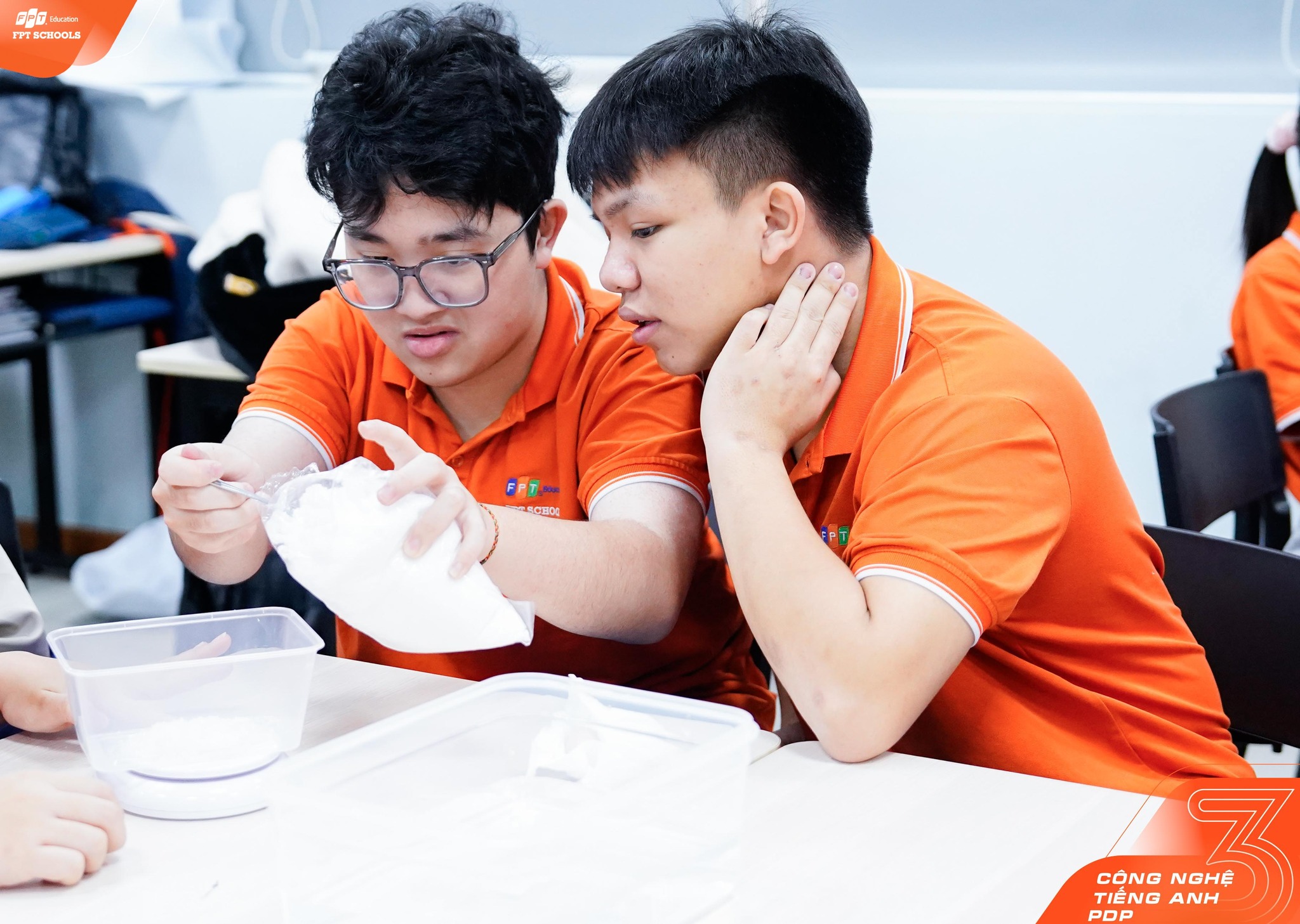 Mô phỏng hiện tượng sóng thần ngay trong lớp học