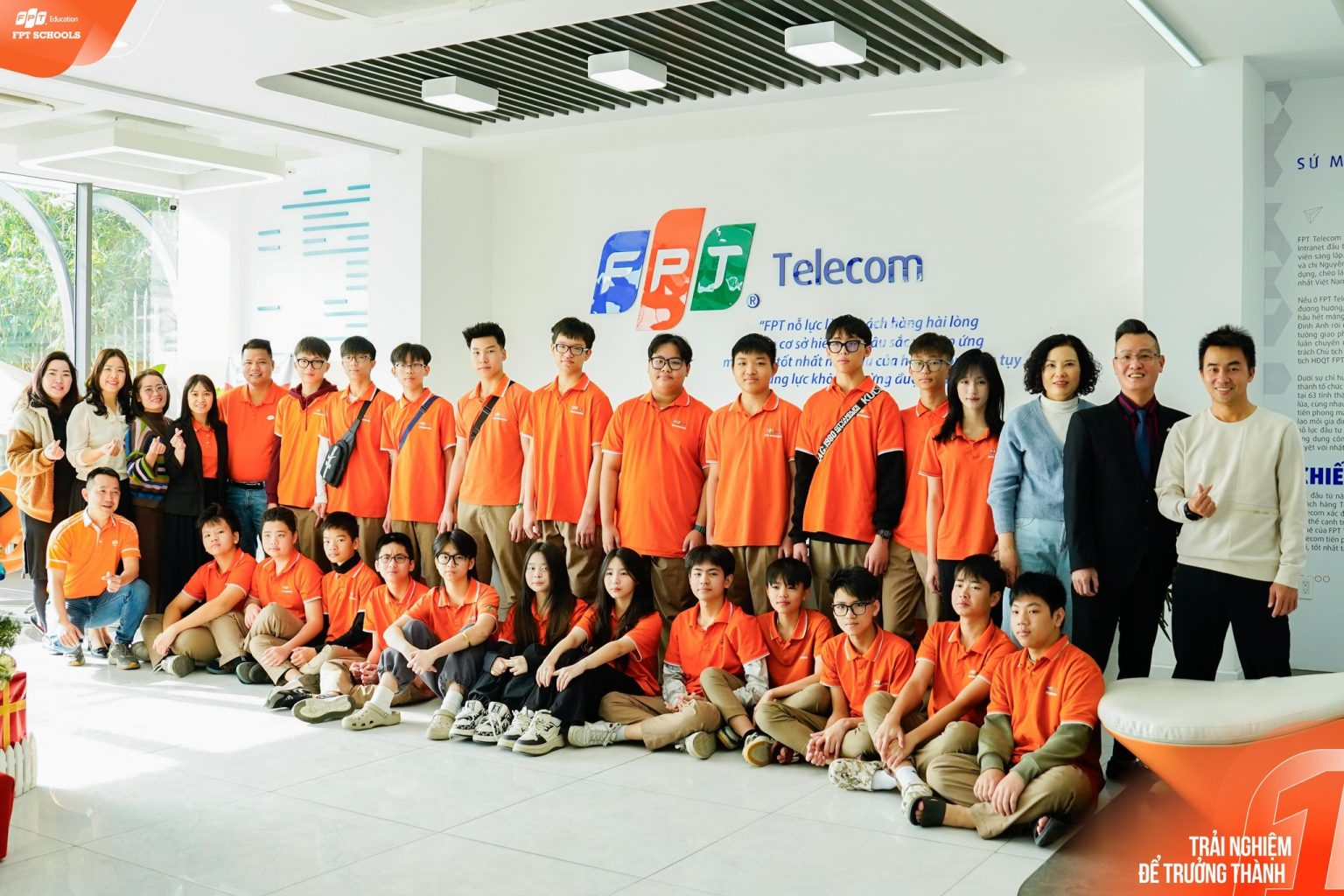 Học sinh lớp 9A3 hoá thân trở thành "nhân viên kỹ thuật" của FPT ...